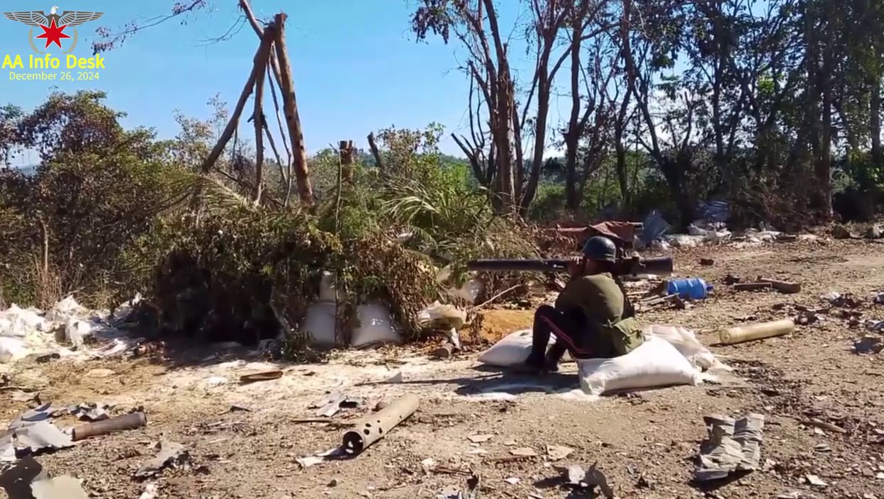 ရခိုင်ရိုးမရှိ AA ၏ တောင်ပုံကြီးစခန်းသိမ်းတိုက်ပွဲ ပြင်းထန်နေ ...